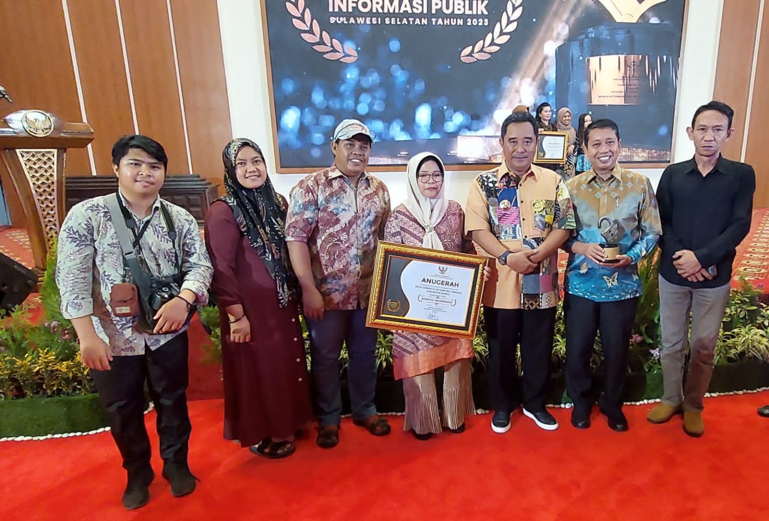 Desa Sambueja Maros Raih Penghargaan Keterbukaan Informasi Publik 2023 - Sulawesion